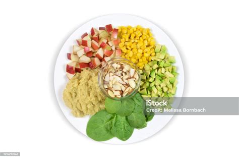 심장 건강에 좋은 과일 채소 및 곡물은 클리핑 패스가 있는 흰색 배경에 격리되어 있습니다 건강한 생활방식에 대한 스톡 사진 및 기타 이미지 건강한 생활방식 건강한