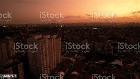 브라질 상파울루의 일몰에 구름이있는 아름다운 하늘 플라날토 파울리스타 동네에서 0명에 대한 스톡 사진 및 기타 이미지 0명 경관 계절 Istock