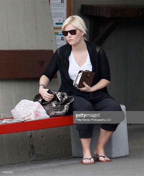 Elisha Cuthberts Feet
