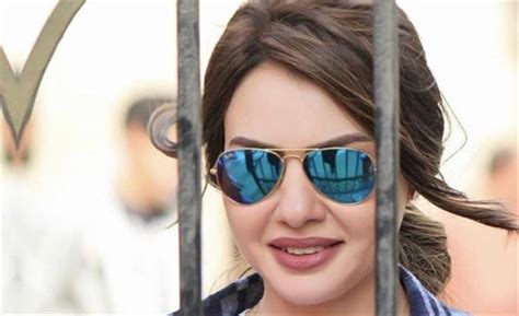 دينا فؤاد تحذر من شخص ينتحل شخصيتها بيبعت لزمايلي في الوسط الفني خبر