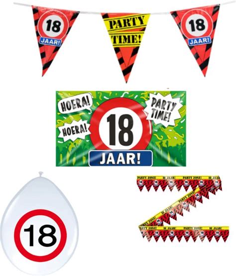 18 Jaar Verjaardag Versiering Pakket Verkeersbord Incl Gevelvlag 18 Jaar Versiering Bol