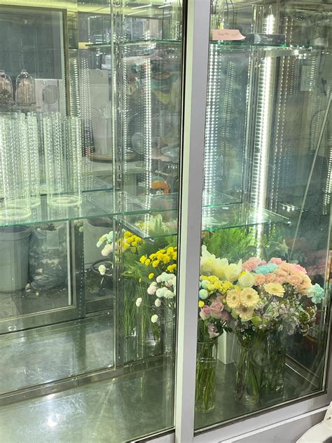 큰일났오 나 장사 어떡해 우리 꽃집은 주말에 손님이 많아 인스타 팔뤄수 많은 인플꽃집은 아니지만 나름 동네에 소문난 꽃집이야~ 울 동네가 은행사거리라고 서울3대 학원가라