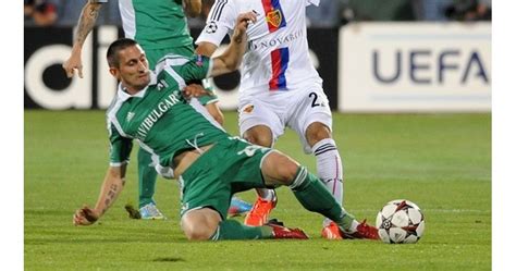 Националът Христо Златински и бременната му съпруга пострадаха при челен удар