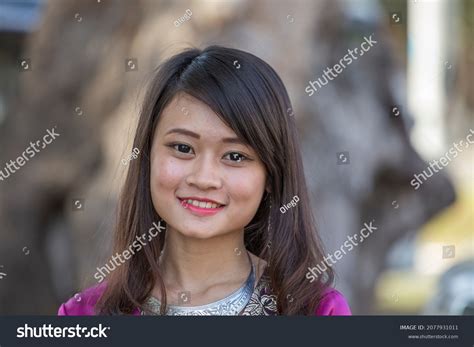 12 304 Burma Girl 图片、库存照片和矢量图 Shutterstock