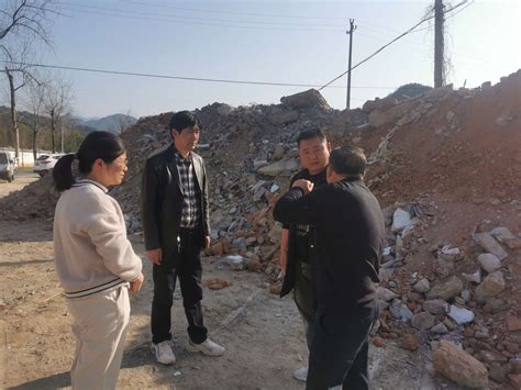 龙渊街道会同综合执法局到临江段勘察临江段建筑垃圾