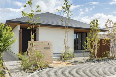 建築実例 空間を緩やかにつなげる土間のある平屋｜実例紹介｜木造注文住宅、戸建住宅、ハウスメーカー｜住友林業 住友林業 外観 平屋外観 建築