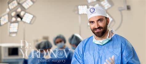 ЖИВОТ ЗА ИВО Франческа Ивова Не знаем кой е Адриан Петров или поне аз не успях да се