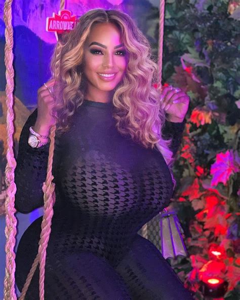 Thick Yonce´ Bio Wiki Facts Age Height Weight Measurement Photos Fashion Model