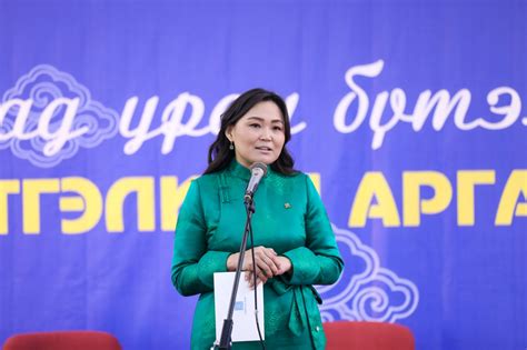 Дүрслэх урлагийн салбарын ахмад уран бүтээлчдийн хүндэтгэлийн үзэсгэлэн гарч байна ТАС МН