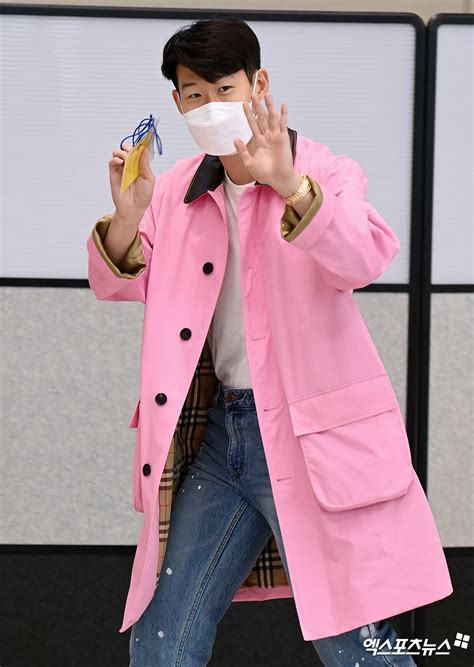 손흥민 화사한 핑크 공항패션[포토]