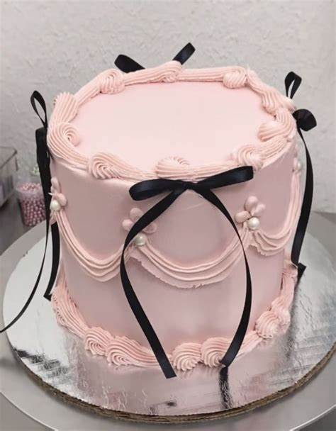 Pin By A🎀 On 𝙗𝙤𝙬𝙨 Pretty Birthday Cakes Birthday Cake Pink Birthday