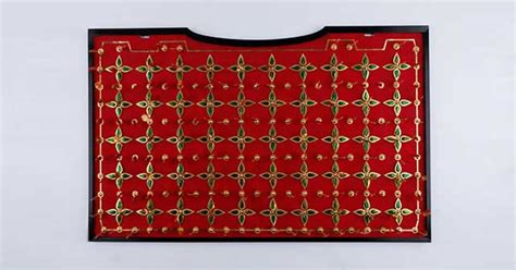 신라 ‘비단벌레 장식 유물 재현품 일본서 전시