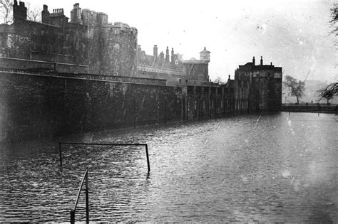 Historic Photographs From 1928 Thames Flood ~ Vintage Everyday