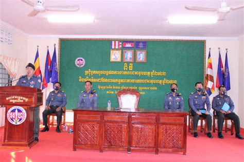 មេបញ្ជាការកងរាជអាវុធហត្ថខេត្តតាកែវ ណែនាំដល់មន្រ្តីក្រោមឱវាទកុំឲយកខ្លួនទៅពាក់ព័ន្ធនិងបទល្មើស