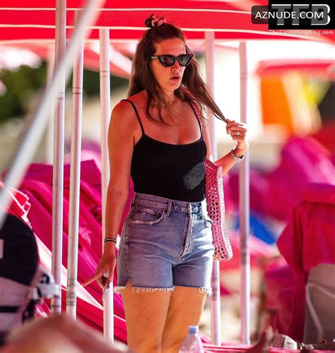 Rhea Durham Sexy Enjoys A Sunny Day On The Beach In Barbados Aznude