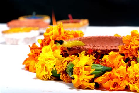 디왈리 디야 인도의 디파발리 디파왈리 의 축제 행사에 아름답게 장식된 오일 램프 0명에 대한 스톡 사진 및 기타 이미지 0명 개념 개념과 주제 Istock