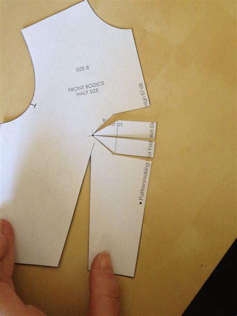 Center Front Tuck Dart Cluster Sempstress