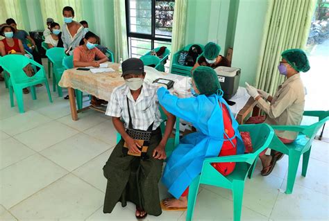 ပွင့်ဖြူမြို့နယ်တွင် ဒေသခံပြည်သူများအား ကိုဗစ် ၁၉ ရောဂါ ကာကွယ်ဆေး ဆက်လက်ထိုးနှံပေးလျက်ရှိ