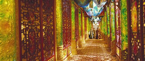 전체 게시판 유리공예 장인들이 만들었다는 영화 속 황금 복도