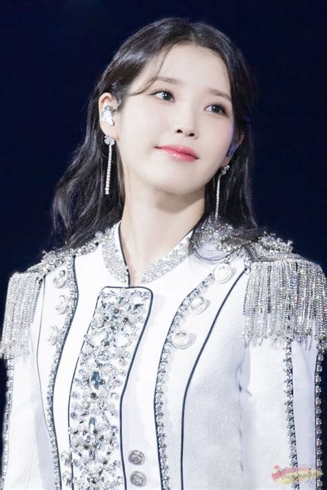아이유 콘서트 사진