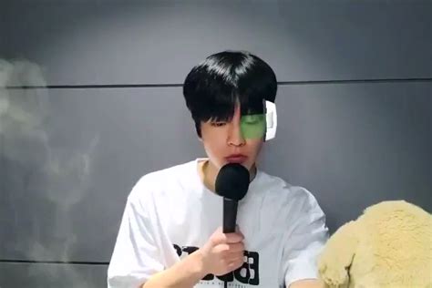 On Twitter Seungmin Censoring The Word Sex On His Live Https T Co NaLy1PkD4A Twitter