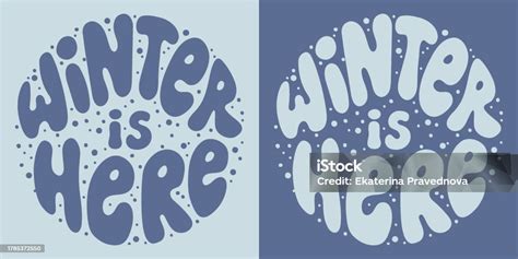 복고풍 그루비 레터링 겨울이 파란색으로 왔습니다 빈티지 스타일 60 년대 70 년대의 라운드 슬로건 배경 포스터 카드 티셔츠를 위한 트렌디한 그루비 프린트 디자인 12월에