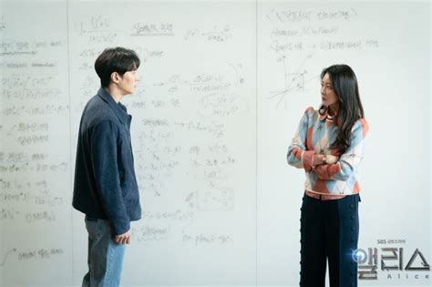 Photos New Stills Added For The Korean Drama Alice Hancinema The Korean Movie And Drama