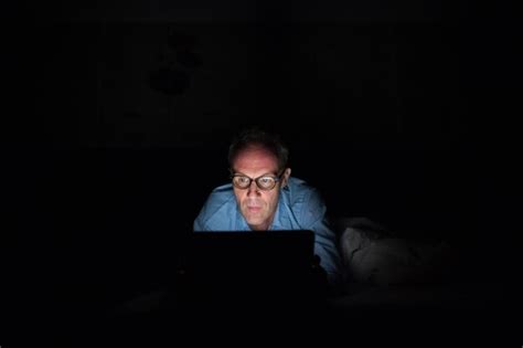 Premium Photo Man Using Mobile Phone In Dark Room