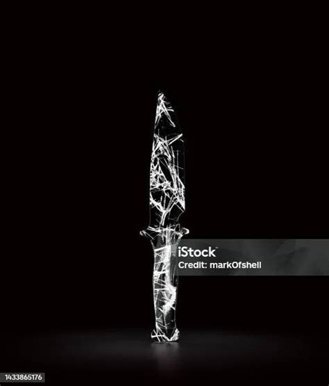 깨진 유리로 만든 중세 단검 군사 및 사냥 칼 판타지 게임 전사 무기 3d 렌더링 Empire에 대한 스톡 사진 및 기타 이미지 Empire 강철 검 Istock