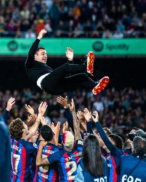 바르셀로나 레전드 출신 사비 감독과 재계약 2025년까지 동행