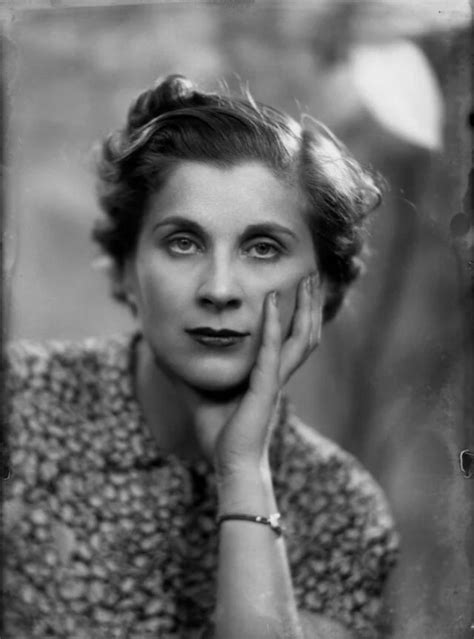 35 Beautiful Photos Of Diana Wynyard In The 1930s ~ Vintage Everyday