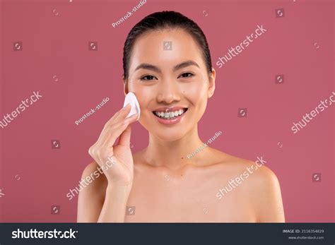 Happy Pretty Naked Young Korean Woman库存照片2116354829 Shutterstock