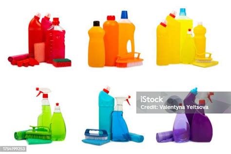 흰색 배경에 격리된 다양한 세제가 담긴 병 청소 용품가정용 청소 도구 및 바닥 용품 창문 화장실 및 배관 설비 용 세제 무지개