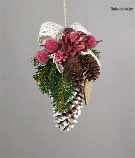 новогоднее украшение из шишек