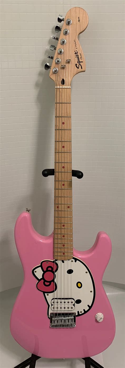 2006 Fender Squier Hello Kitty Stratocaster Guitar Galactica