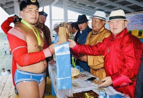 Улсын арслан Б Орхонбаяр Цагааннуур сумын 100 жилийн ойн барилдаанд түрүүлжээ