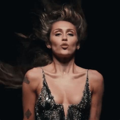 Miley Cyrus Titties Popping  Miley Cyrus Titties Popping 4k
