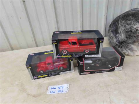 3 Motormax Diecast Pickup Trucks Scale 124 In Boxes