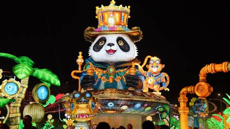 На південному заході Китаю напередодні свята Весни провели фестиваль ліхтарів