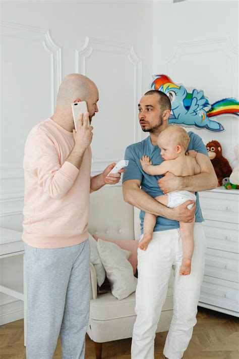 Lgbtq 육아 가정 생활 가정 환경 가족 공생 가족 대화 가족 사랑 가족 상호작용 가족 역학 가족 지원 걱정하는 부모 건강 관리 게이 부모 국내 현장