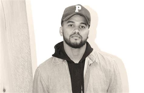 Premiere Tyler Thomas Commands Attention With Dripped In Gold Complex