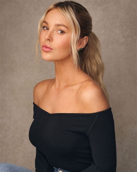 Picture Of Betsy Blue English