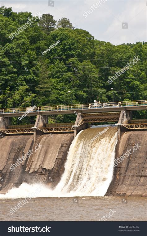 Overflow Dam On Hydroelectric Dam Water库存照片60217327 Shutterstock