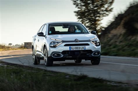 Citroën ë C4 및 ë C4 X는 새로운 전기 모터와 420km의 자율성으로 업데이트되었습니다