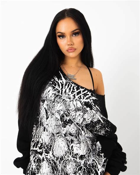 Maggie Lindemann 12282023 • Celebmafia