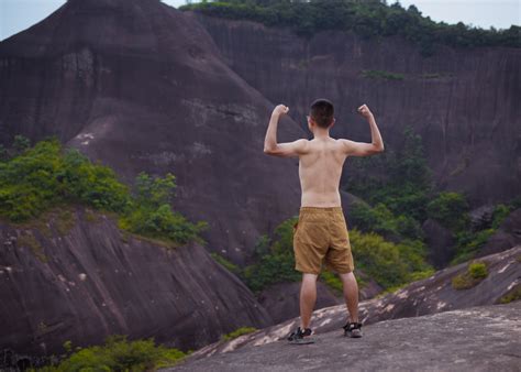 ificold on Twitter 废墟拍多了之后特别热爱这样的广阔山河场景可惜毕竟是个景区陆陆续续有人经过实在没有勇气拍一张全裸的虽然无关色情但毕竟很多人都接受不了吧