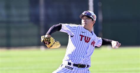 롯데한화 필승조였는데 작년엔 2군 올해는 Lg 필승조 되나 보상 듀오 연습경기서 나란히 147㎞ 148㎞ 찍었다 캠프 포커스