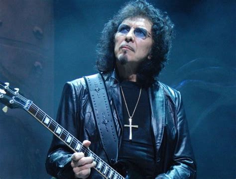โทนี่ ไอออมมี่” แห่ง Black Sabbath พูดถึงริฟกีต้าร์ท่อนโปรดตลอดกาล Dudeplace