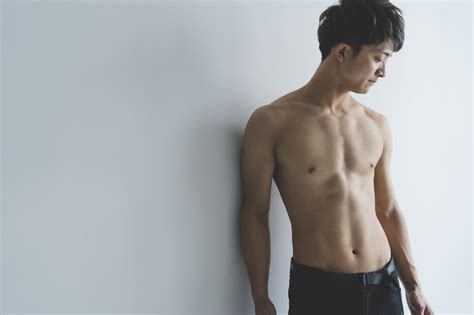 メンズ 男性 の上半身医療脱毛とは？ エミナルクリニックメンズ メンズエミナル