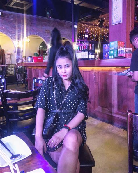 ថមថយកម្តៅ រឿងអតីតប្រពន្ធថៅកែផលិតកម្មបើកសារវាយប្រហារ សាឡាត់ ស្រីឡាង សារព័ត៌មាន នគរវត្ត